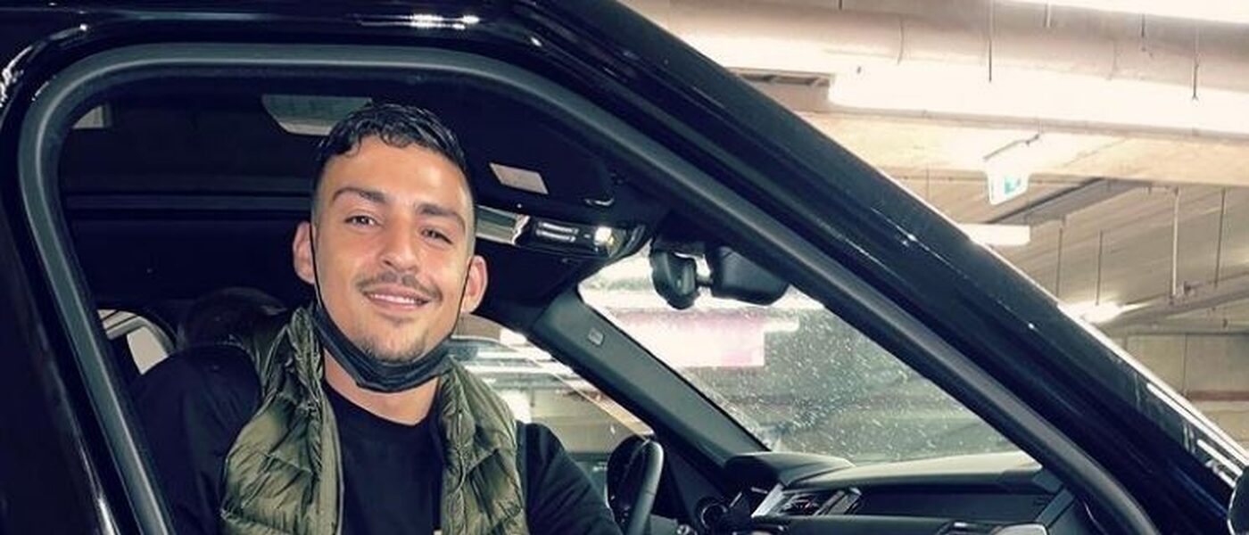 Terug van weggeweest: rapper Boef en zijn vaste figurant, het politiebusje